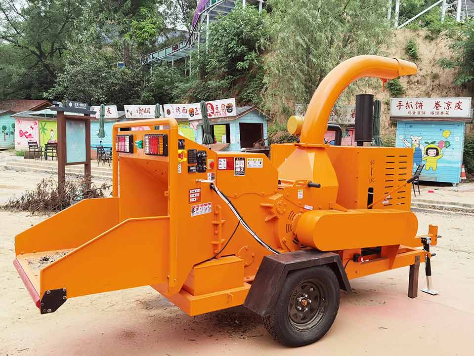 Large Tree Chipper for Big Trees and Thick Branches