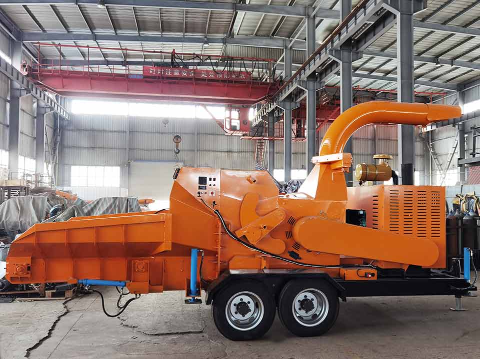 Large Tree Chipper for Big Trees and Thick Branches